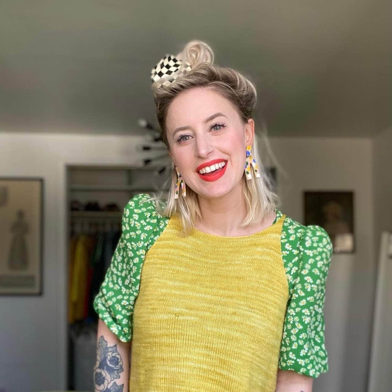 Medium Checker Hair Claw Clip In Black + White | Cosmopolitan Shop