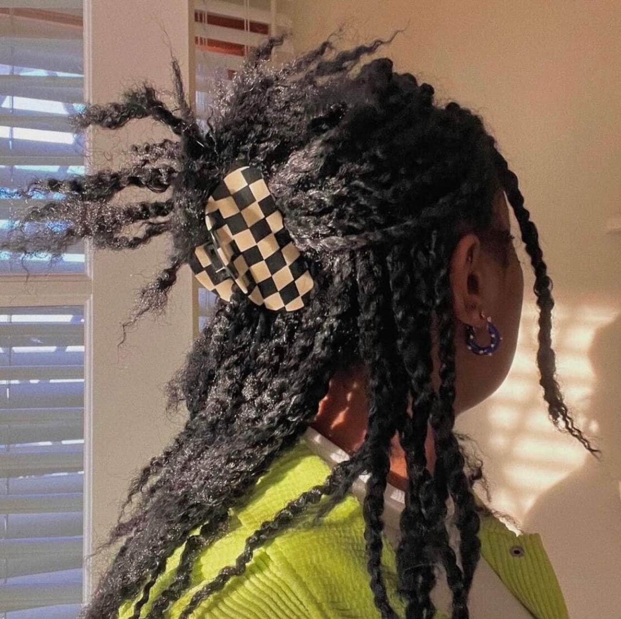 Medium Checker Hair Claw Clip In Black + White | Cosmopolitan Shop